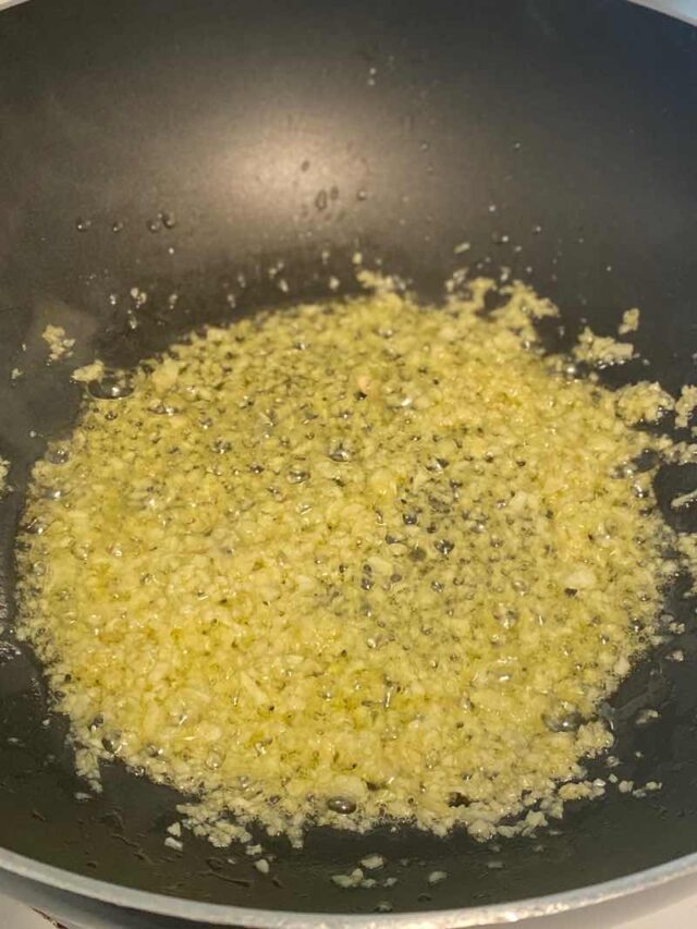 Sinangag (Filipino Garlic Fried Rice)